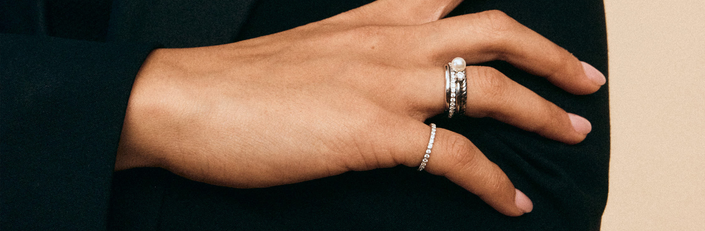 Pinky rings | Så stylar du ringar på lillfingret | Edblad