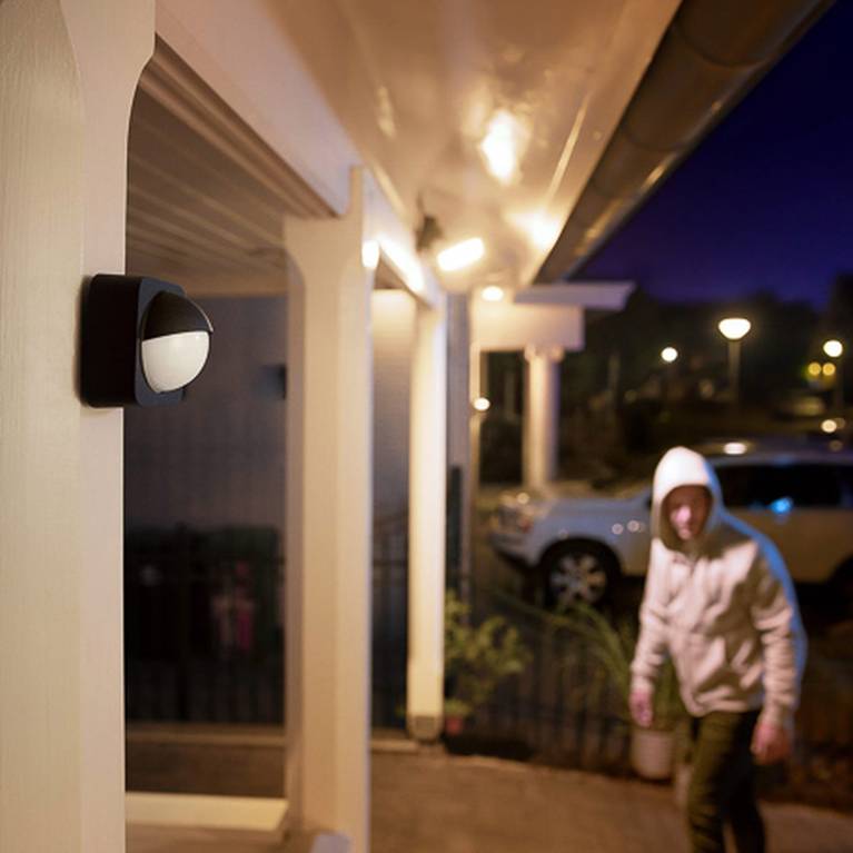 Smart Outdoor Lighting & Philips Hue Outdoor Lights | Lights.co.uk