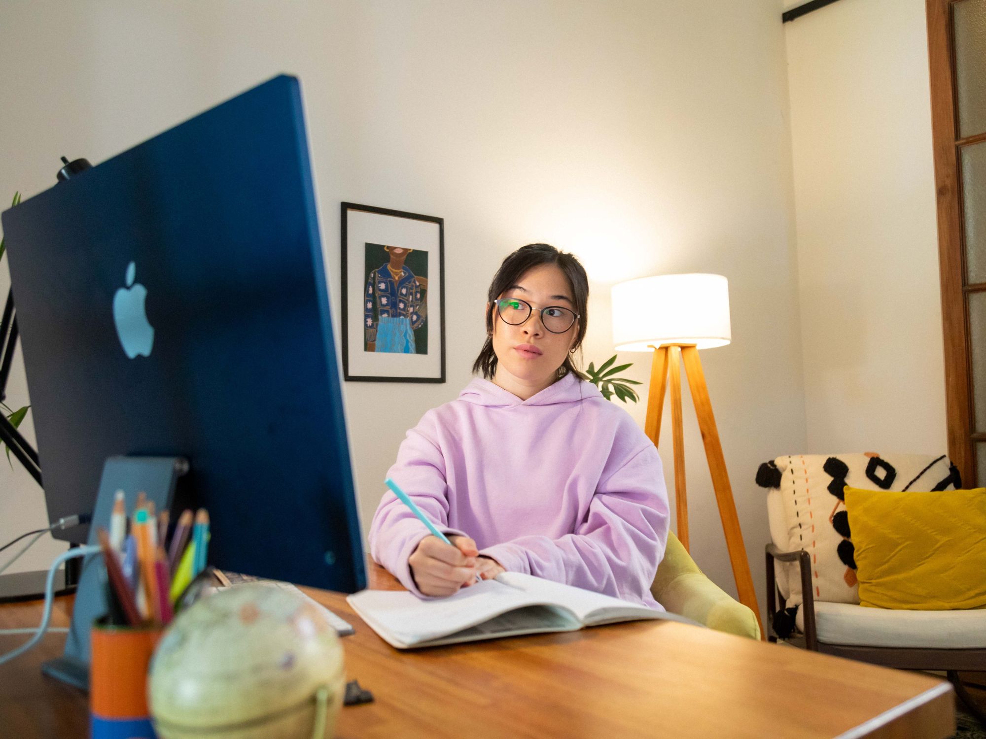 How To Make Your College Application Stand Out With a Theme