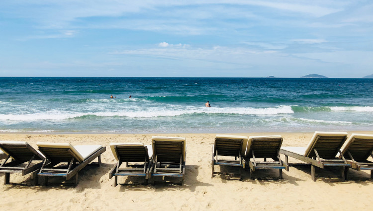 Booking vacations: How to Take Advantage of National Holidays and your ...