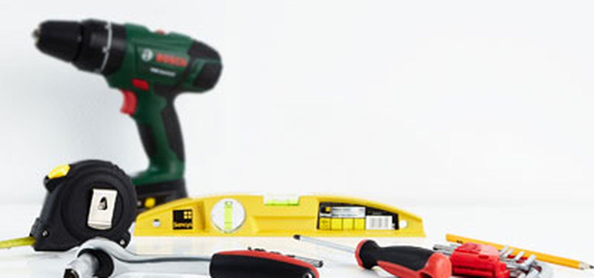 Sequential order for mounting your TV onto the wall | Vogel's