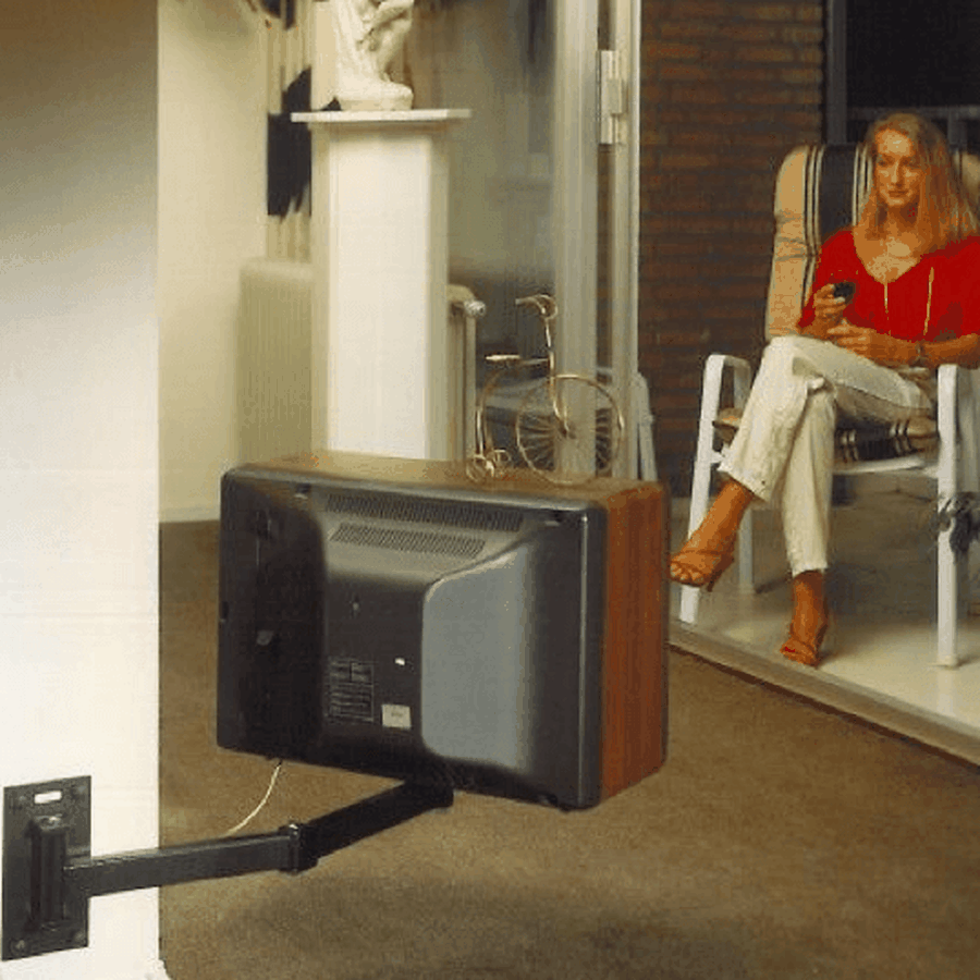 The first-ever speaker bracket in the world | Vogel's