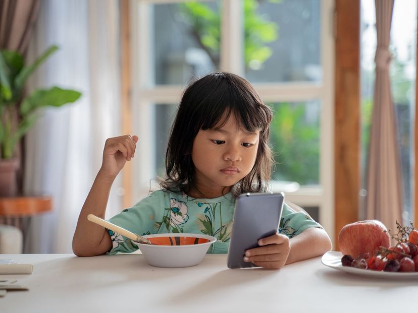 When Should I Give My Kids Their First Smartphone?