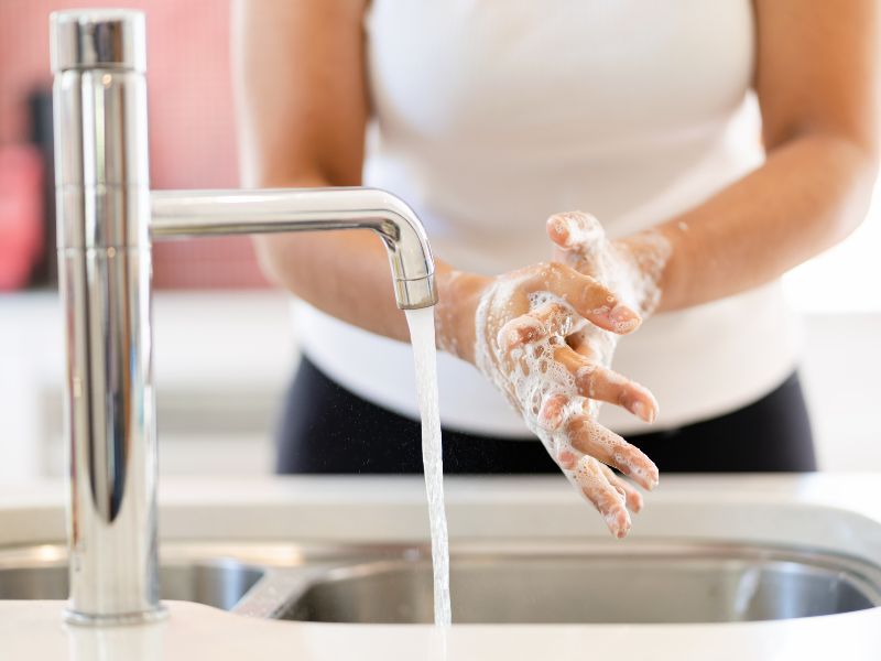 Hey Mamas! Here’s How To Make Sure You Are Washing Your Hands Properly