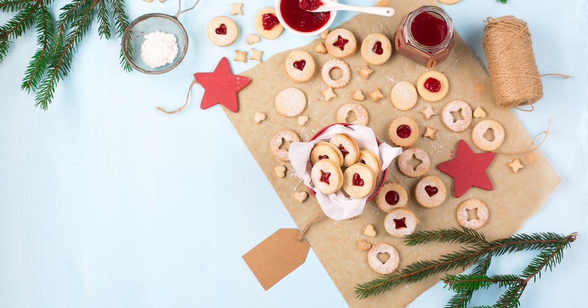 Spitzbuben recipe: German jam cookies | Faraway Worlds