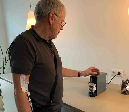 Patiënt met infuuspomp