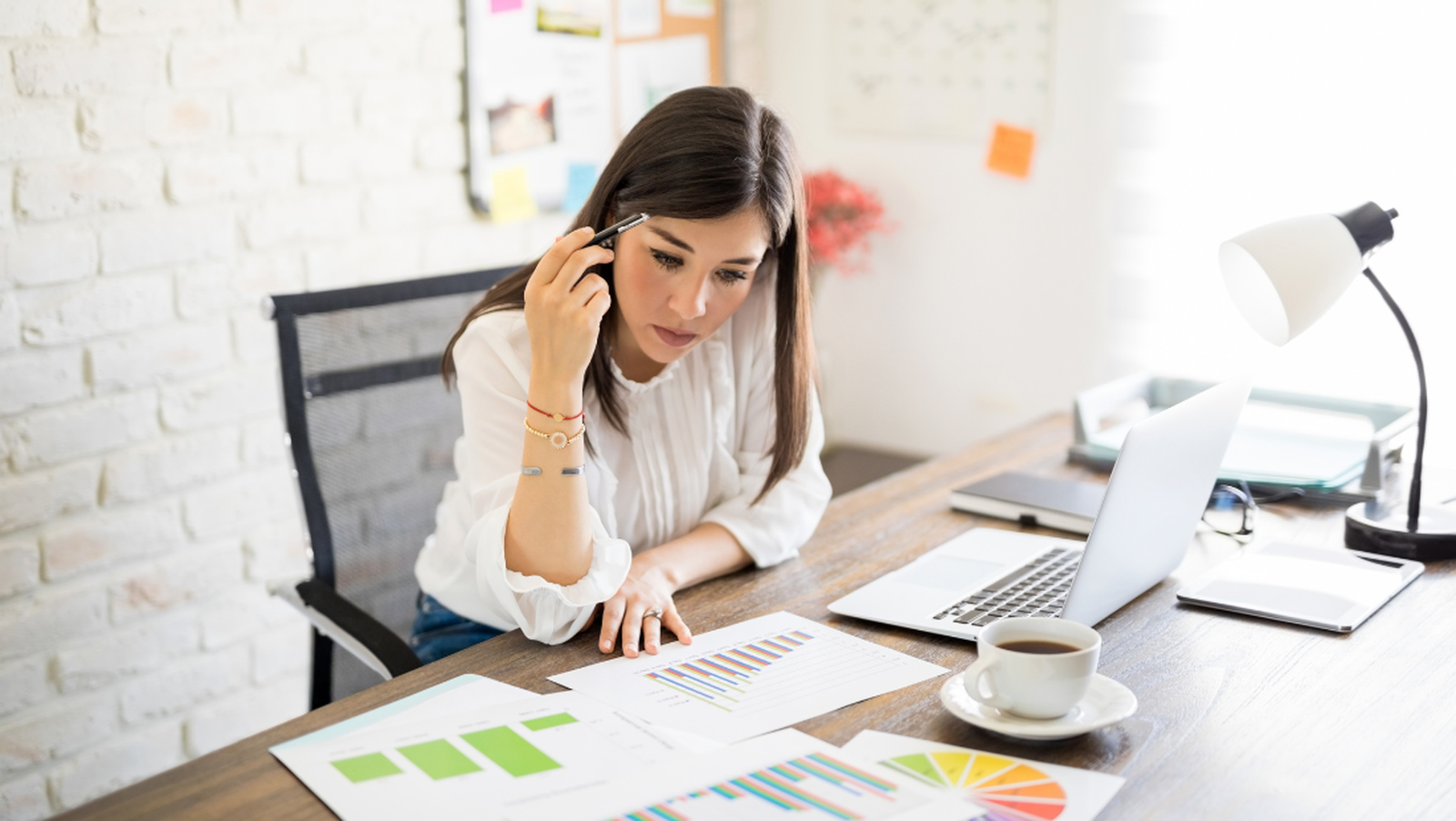 What does a finance project manager do?